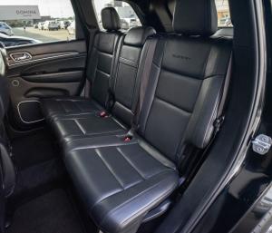 Black Jeep Grand Cherokee 2018 in Riga, with an engine capacity of 3.00 L and mileage of 265 thousand km for 17550 €, photo 30 on AUTOMOTO.COM.LV