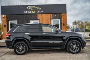 Melns Jeep Grand Cherokee 2018 Rīga, ar dzinēja tilpumu 3.00 L un nobraukumu 143 tūkst. km par 17490 €, foto 5 vietnē AUTOMOTO.COM.LV