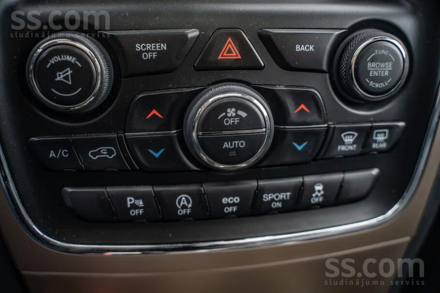 Melns Jeep Grand Cherokee 2018 Rīga, ar dzinēja tilpumu 3.00 L un nobraukumu 143 tūkst. km par 17490 €, foto 18 vietnē AUTOMOTO.COM.LV