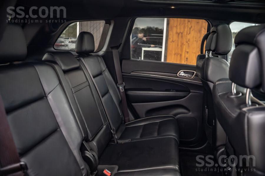 Melns Jeep Grand Cherokee 2018 Rīga, ar dzinēja tilpumu 3.00 L un nobraukumu 143 tūkst. km par 17490 €, foto 24 vietnē AUTOMOTO.COM.LV