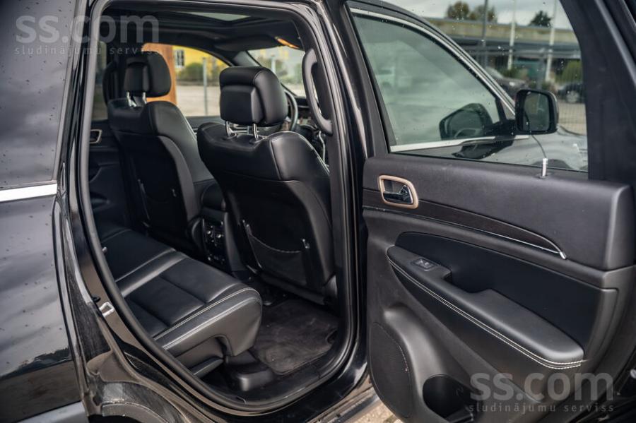 Melns Jeep Grand Cherokee 2018 Rīga, ar dzinēja tilpumu 3.00 L un nobraukumu 143 tūkst. km par 17490 €, foto 25 vietnē AUTOMOTO.COM.LV