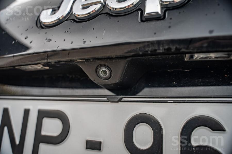 Melns Jeep Grand Cherokee 2018 Rīga, ar dzinēja tilpumu 3.00 L un nobraukumu 143 tūkst. km par 17490 €, foto 29 vietnē AUTOMOTO.COM.LV