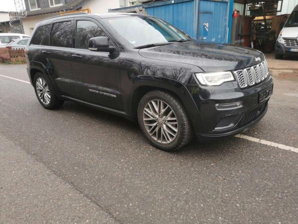 Black Jeep Grand Cherokee 2019 in Kaunas, with an engine capacity of 3.00 L and mileage of 75 thousand km for 32700 €, photo 2 on AUTOMOTO.COM.LV