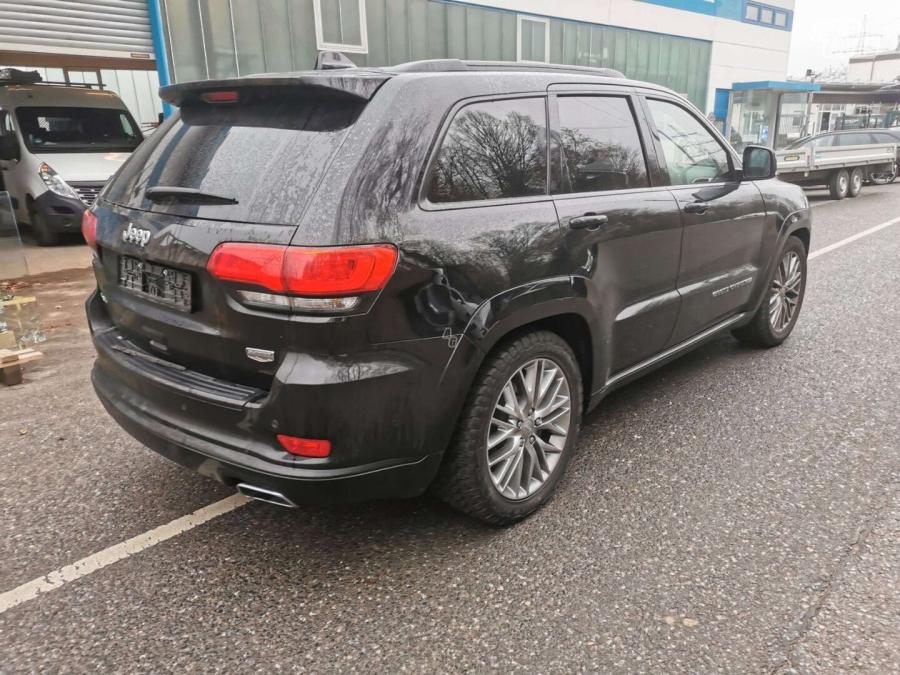 Melns Jeep Grand Cherokee 2019 Kauņa, ar dzinēja tilpumu 3.00 L un nobraukumu 75 tūkst. km par 32700 €, foto 4 vietnē AUTOMOTO.COM.LV