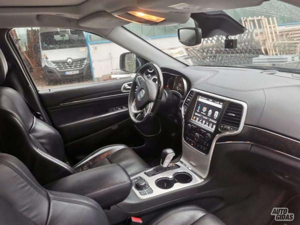 Black Jeep Grand Cherokee 2019 in Kaunas, with an engine capacity of 3.00 L and mileage of 75 thousand km for 32700 €, photo 6 on AUTOMOTO.COM.LV