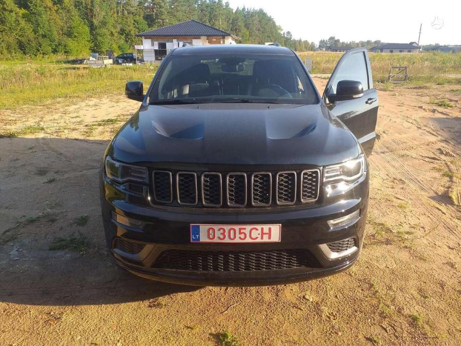 Melns Jeep Grand Cherokee 2019 Viļņa, ar dzinēja tilpumu 5.70 L un nobraukumu 73 tūkst. km par 35000 €, foto 1 vietnē AUTOMOTO.COM.LV