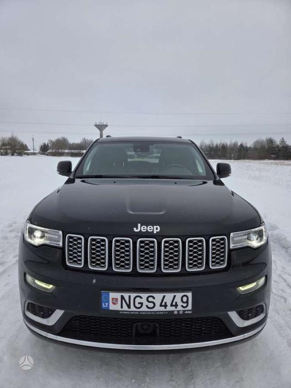 Black Jeep Grand Cherokee 2019 in Salcininkai, with an engine capacity of 2.99 L and mileage of 146 thousand km for 20500 €, photo 3 on AUTOMOTO.COM.LV