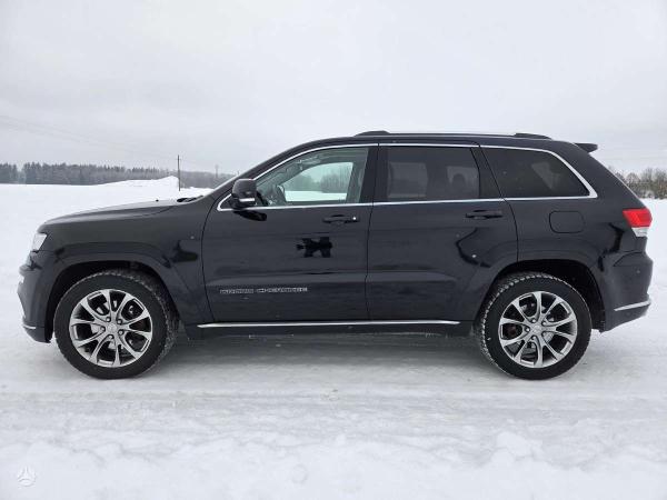 Black Jeep Grand Cherokee 2019 in Salcininkai, with an engine capacity of 2.99 L and mileage of 146 thousand km for 20500 €, photo 5 on AUTOMOTO.COM.LV