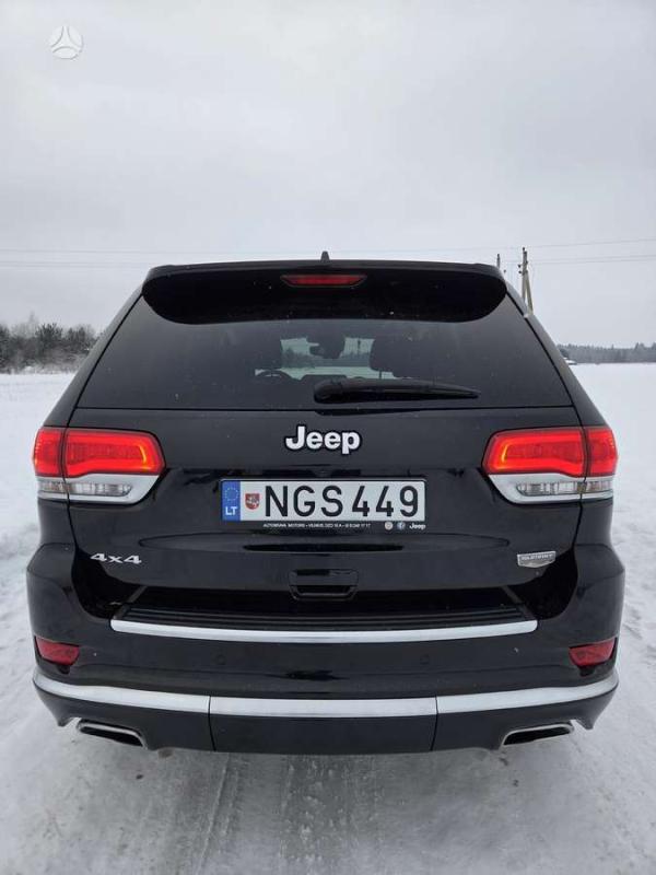 Black Jeep Grand Cherokee 2019 in Salcininkai, with an engine capacity of 2.99 L and mileage of 146 thousand km for 20500 €, photo 7 on AUTOMOTO.COM.LV