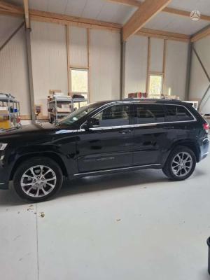 Black Jeep Grand Cherokee 2019 in Kaunas, with an engine capacity of 2.99 L and mileage of 122 thousand km for 13800 €, photo  on AUTOMOTO.COM.LV