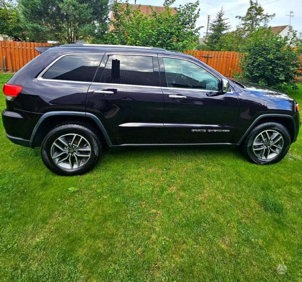 Black Jeep Grand Cherokee 2019 in Kalvarija, with an engine capacity of 3.60 L and mileage of 155 thousand km for 19500 €, photo 3 on AUTOMOTO.COM.LV