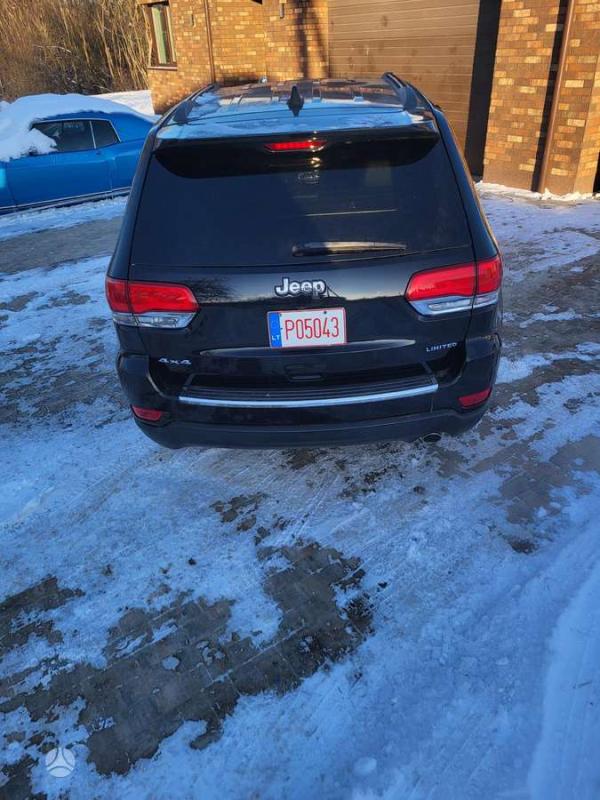 Black Jeep Grand Cherokee 2019 in Kaunas, with an engine capacity of 3.60 L and mileage of 80 thousand km for 18200 €, photo 4 on AUTOMOTO.COM.LV