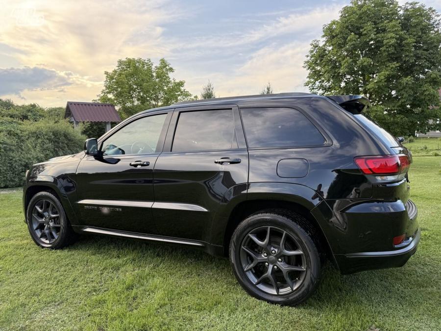 Black Jeep Grand Cherokee 2019 in Vilnius, with an engine capacity of 3.60 L and mileage of 158 thousand km for 17500 €, photo 12 on AUTOMOTO.COM.LV
