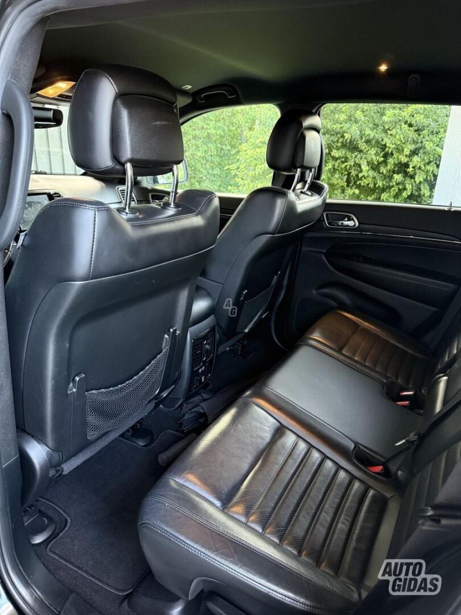 Black Jeep Grand Cherokee 2019 in Vilnius, with an engine capacity of 3.60 L and mileage of 158 thousand km for 17500 €, photo 17 on AUTOMOTO.COM.LV