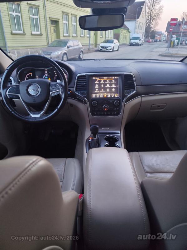 Black Jeep Grand Cherokee 2019 in Parnu, with an engine capacity of 3.00 L and mileage of 187 thousand km for 21800 €, photo 11 on AUTOMOTO.COM.LV