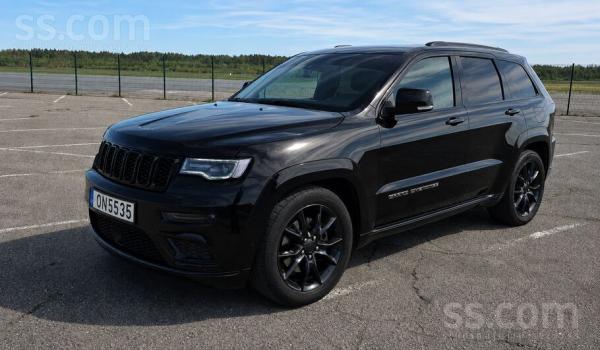 Black Jeep Grand Cherokee 2019 in Liepaja, with an engine capacity of 3.00 L and mileage of 136 thousand km for 21000 €, photo 1 on AUTOMOTO.COM.LV
