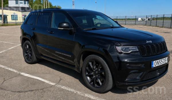 Black Jeep Grand Cherokee 2019 in Liepaja, with an engine capacity of 3.00 L and mileage of 136 thousand km for 21000 €, photo 3 on AUTOMOTO.COM.LV