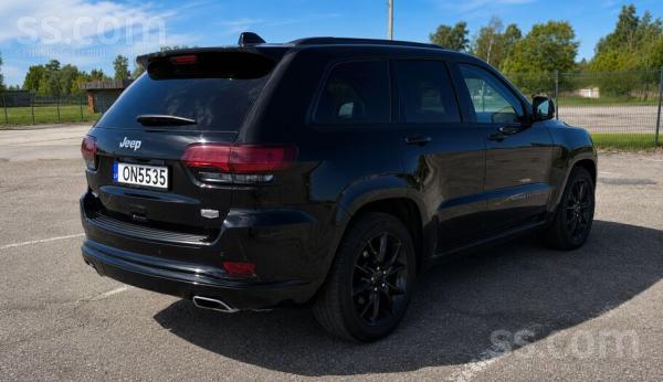 Black Jeep Grand Cherokee 2019 in Liepaja, with an engine capacity of 3.00 L and mileage of 136 thousand km for 21000 €, photo 5 on AUTOMOTO.COM.LV
