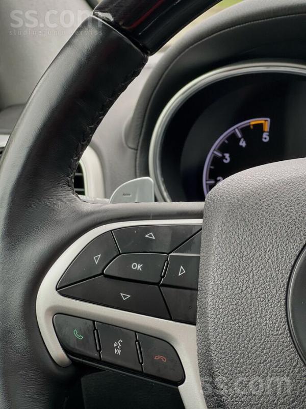 Black Jeep Grand Cherokee 2019 in Liepaja, with an engine capacity of 3.00 L and mileage of 136 thousand km for 21000 €, photo 8 on AUTOMOTO.COM.LV