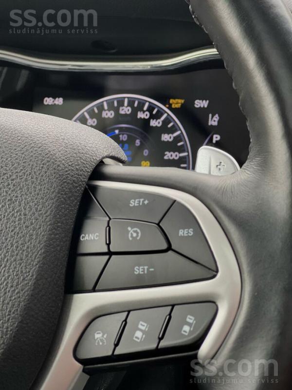 Black Jeep Grand Cherokee 2019 in Liepaja, with an engine capacity of 3.00 L and mileage of 136 thousand km for 21000 €, photo 9 on AUTOMOTO.COM.LV