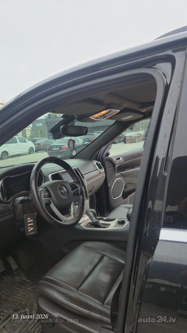 Black Jeep Grand Cherokee 2019 in Tallinn, with an engine capacity of 3.00 L and mileage of 67 thousand km for 28900 €, photo 6 on AUTOMOTO.COM.LV