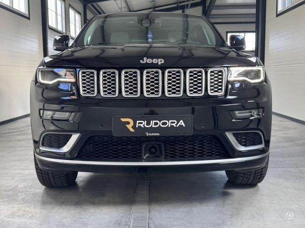Black Jeep Grand Cherokee 2019 in Siauliai, with an engine capacity of 5.70 L and mileage of 85 thousand km for 28800 €, photo 2 on AUTOMOTO.COM.LV