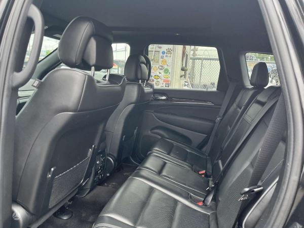 Black Jeep Grand Cherokee 2019 in Klaipeda, with an engine capacity of 5.65 L and mileage of 152 thousand km for 14400 €, photo 5 on AUTOMOTO.COM.LV