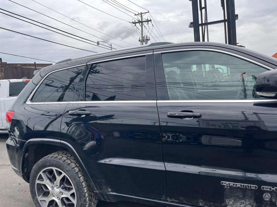 Melns Jeep Grand Cherokee 2019 Klaipėda, ar dzinēja tilpumu 5.65 L un nobraukumu 152 tūkst. km par 14400 €, foto 14 vietnē AUTOMOTO.COM.LV