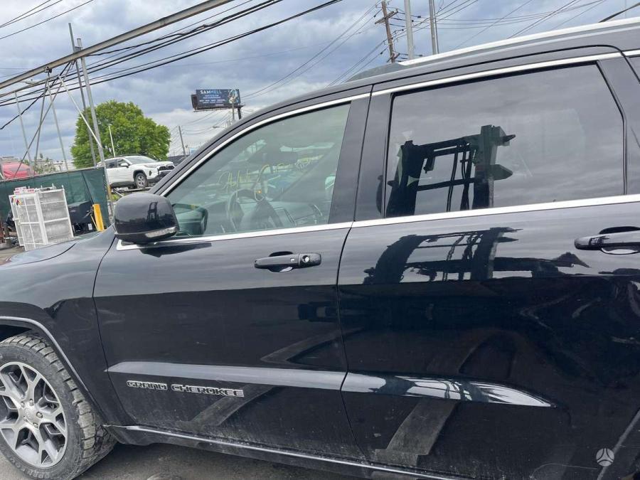 Melns Jeep Grand Cherokee 2019 Klaipėda, ar dzinēja tilpumu 5.65 L un nobraukumu 152 tūkst. km par 14400 €, foto 16 vietnē AUTOMOTO.COM.LV