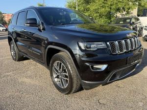 Black Jeep Grand Cherokee 2019 in Vilnius, with an engine capacity of 2.99 L and mileage of 173 thousand km for 16200 €, photo 3 on AUTOMOTO.COM.LV