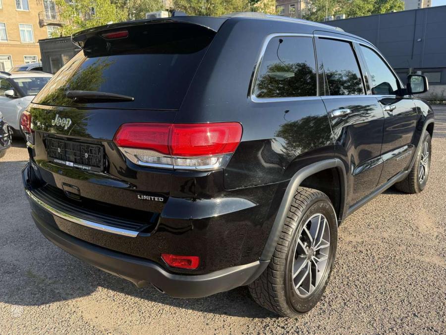 Black Jeep Grand Cherokee 2019 in Vilnius, with an engine capacity of 2.99 L and mileage of 173 thousand km for 16200 €, photo 4 on AUTOMOTO.COM.LV