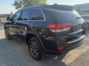 Black Jeep Grand Cherokee 2019 in Vilnius, with an engine capacity of 2.99 L and mileage of 173 thousand km for 16200 €, photo 5 on AUTOMOTO.COM.LV
