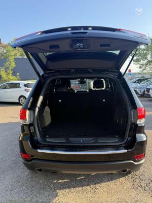 Black Jeep Grand Cherokee 2019 in Vilnius, with an engine capacity of 2.99 L and mileage of 173 thousand km for 16200 €, photo 6 on AUTOMOTO.COM.LV