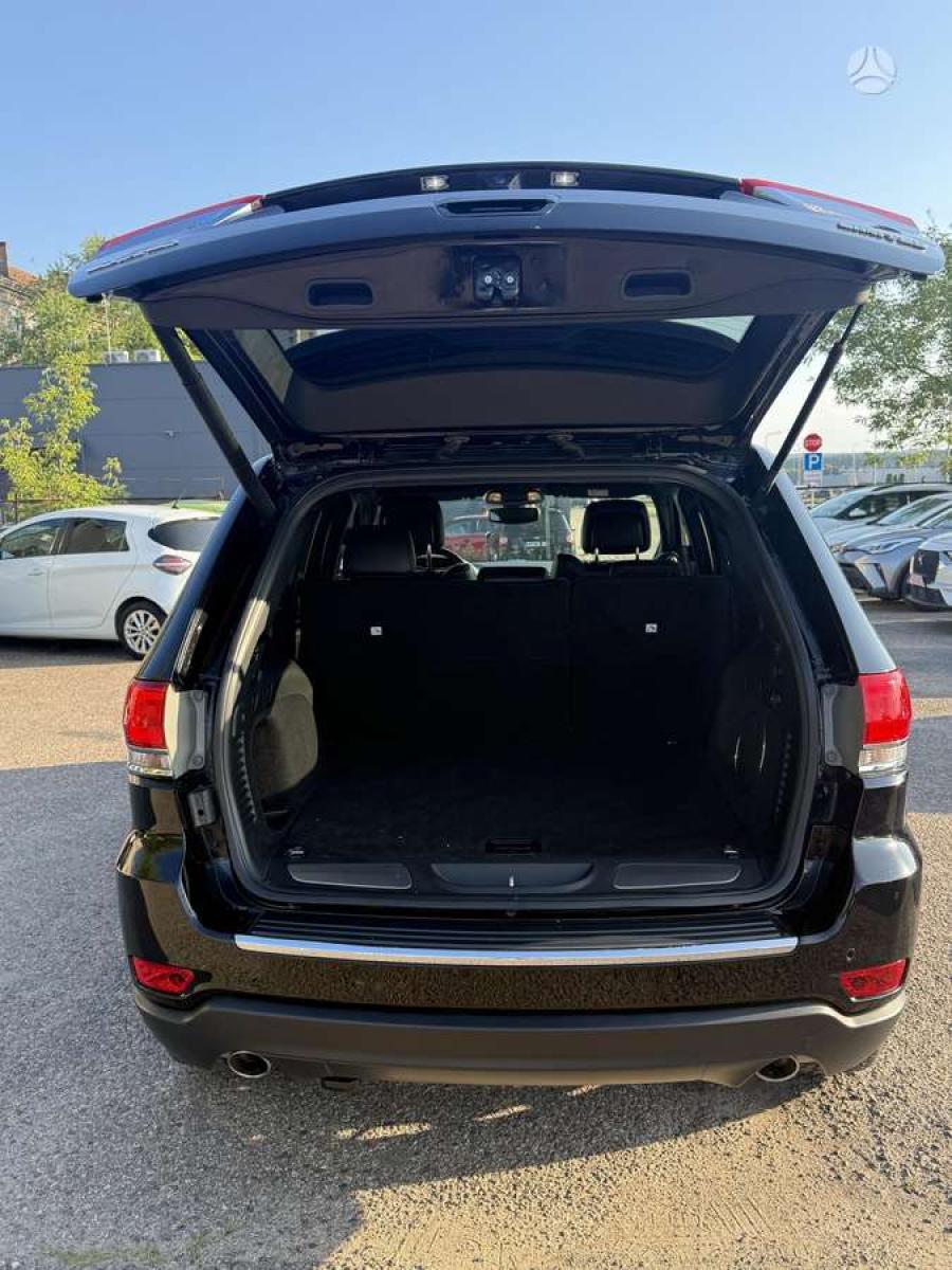 Black Jeep Grand Cherokee 2019 in Vilnius, with an engine capacity of 2.99 L and mileage of 173 thousand km for 16200 €, photo 6 on AUTOMOTO.COM.LV