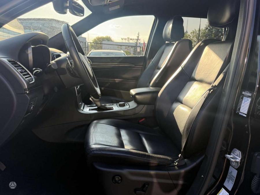 Black Jeep Grand Cherokee 2019 in Vilnius, with an engine capacity of 2.99 L and mileage of 173 thousand km for 16200 €, photo 7 on AUTOMOTO.COM.LV