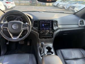 Black Jeep Grand Cherokee 2019 in Vilnius, with an engine capacity of 2.99 L and mileage of 173 thousand km for 16200 €, photo 9 on AUTOMOTO.COM.LV