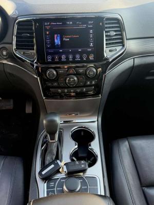 Black Jeep Grand Cherokee 2019 in Vilnius, with an engine capacity of 2.99 L and mileage of 173 thousand km for 16200 €, photo 11 on AUTOMOTO.COM.LV