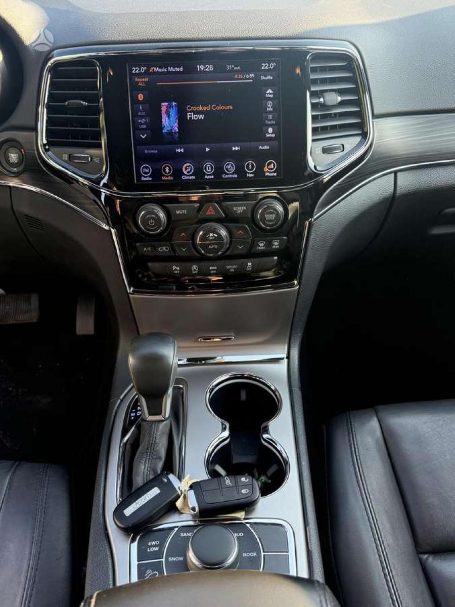 Black Jeep Grand Cherokee 2019 in Vilnius, with an engine capacity of 2.99 L and mileage of 173 thousand km for 16200 €, photo 11 on AUTOMOTO.COM.LV
