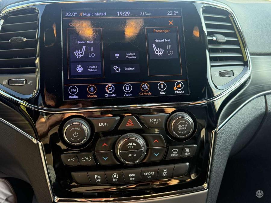 Black Jeep Grand Cherokee 2019 in Vilnius, with an engine capacity of 2.99 L and mileage of 173 thousand km for 16200 €, photo 13 on AUTOMOTO.COM.LV