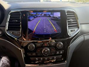 Black Jeep Grand Cherokee 2019 in Vilnius, with an engine capacity of 2.99 L and mileage of 173 thousand km for 16200 €, photo 15 on AUTOMOTO.COM.LV