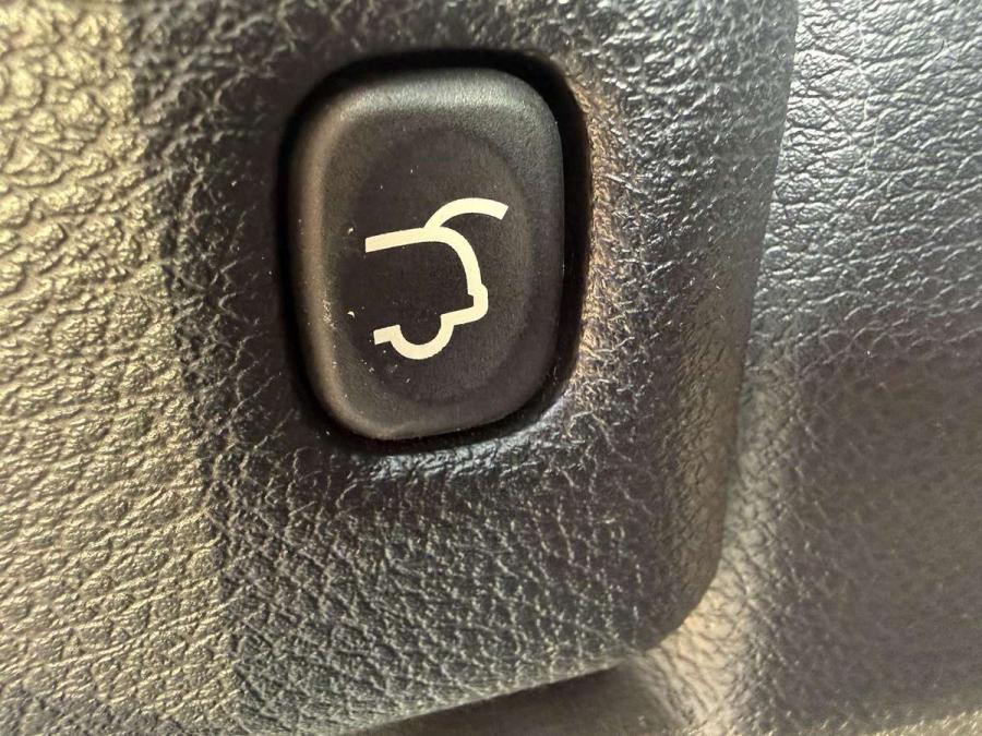 Black Jeep Grand Cherokee 2019 in Vilnius, with an engine capacity of 2.99 L and mileage of 173 thousand km for 16200 €, photo 20 on AUTOMOTO.COM.LV