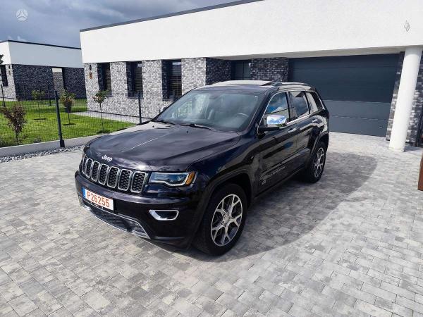 Black Jeep Grand Cherokee 2019 in Kaunas, with an engine capacity of 3.60 L and mileage of 148 thousand km for 18500 €, photo 1 on AUTOMOTO.COM.LV