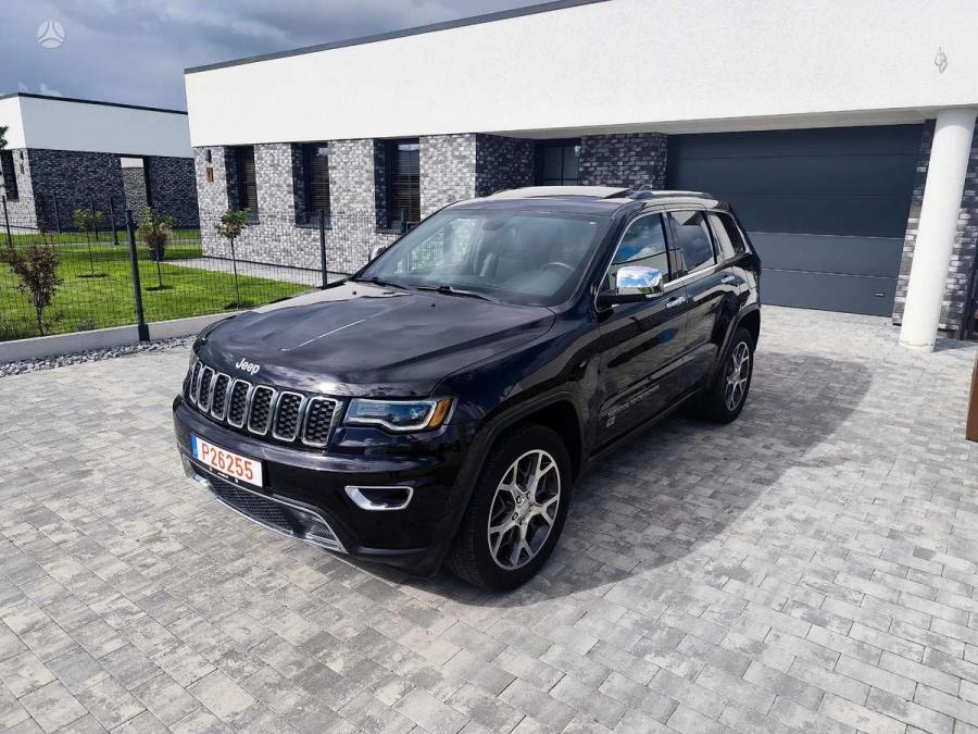 Black Jeep Grand Cherokee 2019 in Kaunas, with an engine capacity of 3.60 L and mileage of 148 thousand km for 18500 €, photo 1 on AUTOMOTO.COM.LV