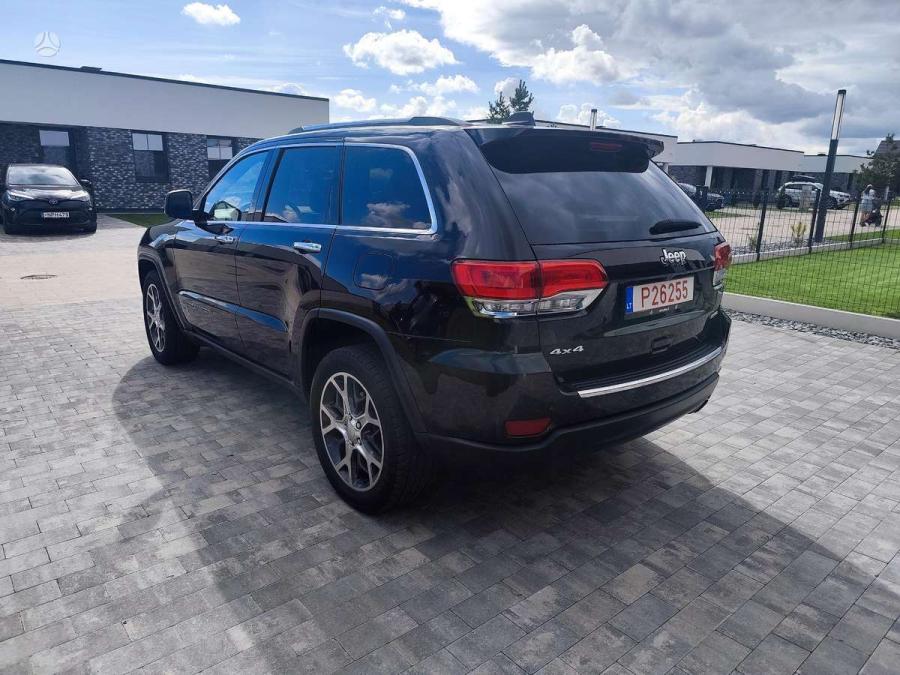 Black Jeep Grand Cherokee 2019 in Kaunas, with an engine capacity of 3.60 L and mileage of 148 thousand km for 18500 €, photo 8 on AUTOMOTO.COM.LV