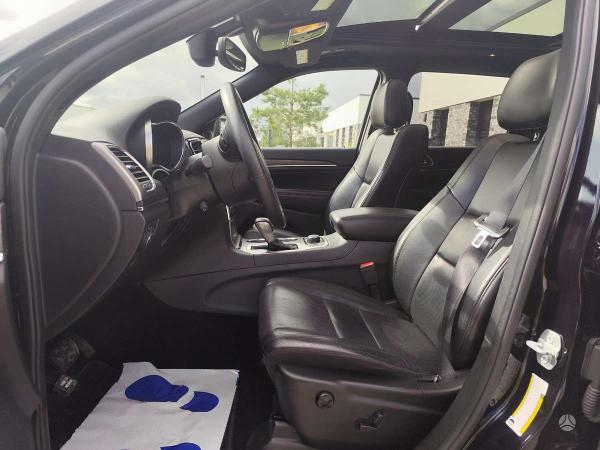 Black Jeep Grand Cherokee 2019 in Kaunas, with an engine capacity of 3.60 L and mileage of 148 thousand km for 18500 €, photo 10 on AUTOMOTO.COM.LV