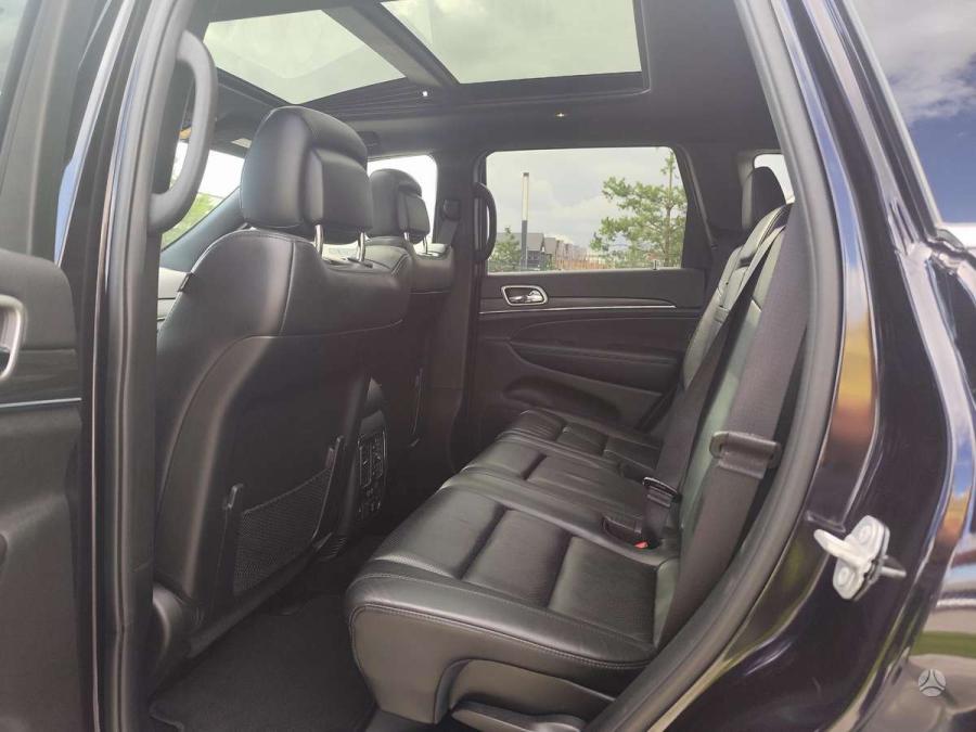 Black Jeep Grand Cherokee 2019 in Kaunas, with an engine capacity of 3.60 L and mileage of 148 thousand km for 18500 €, photo 11 on AUTOMOTO.COM.LV
