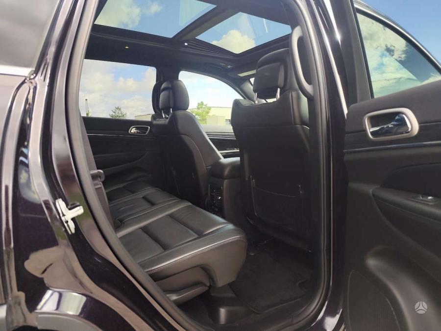 Black Jeep Grand Cherokee 2019 in Kaunas, with an engine capacity of 3.60 L and mileage of 148 thousand km for 18500 €, photo 13 on AUTOMOTO.COM.LV
