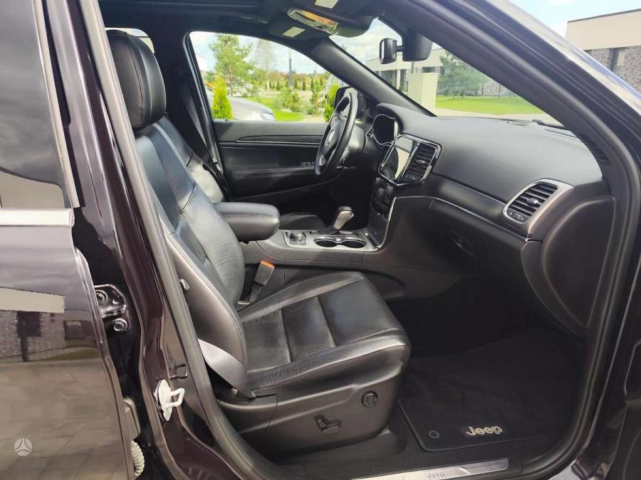 Black Jeep Grand Cherokee 2019 in Kaunas, with an engine capacity of 3.60 L and mileage of 148 thousand km for 18500 €, photo 14 on AUTOMOTO.COM.LV