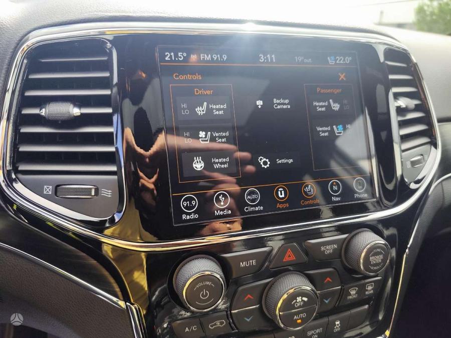 Black Jeep Grand Cherokee 2019 in Kaunas, with an engine capacity of 3.60 L and mileage of 148 thousand km for 18500 €, photo 17 on AUTOMOTO.COM.LV