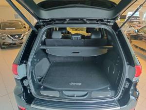 Melns Jeep Grand Cherokee 2019 Šauļi, ar dzinēja tilpumu 2.99 L un nobraukumu 154 tūkst. km par 19850 €, foto 8 vietnē AUTOMOTO.COM.LV